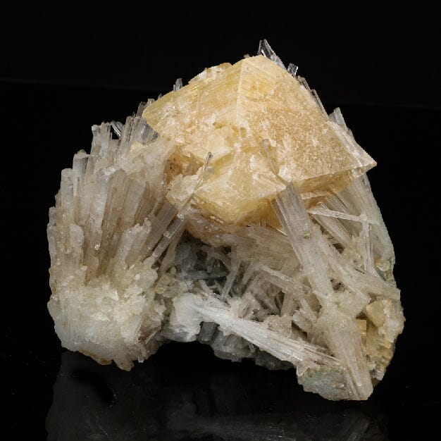 Powellite – Superb Minerals